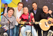 Ratinho faz programa especial para comemorar 15 anos de SBT. Veja as ...