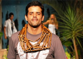 Jorge Pontual causa frisson em desfile - OFuxico