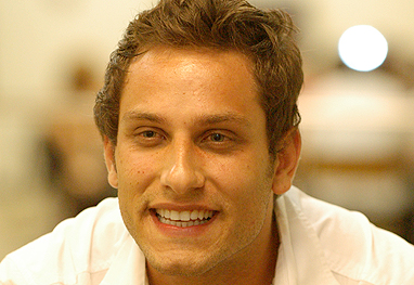 Ex-BBB Eliéser estreia no Carnaval como Apolo - OFuxico