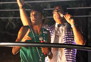 Neymar canta no trio elétrico do Harmonia do Samba - OFuxico