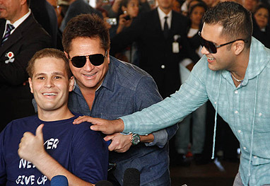 Pedro Leonardo deixa o hospital, 40 kg mais magro - OFuxico