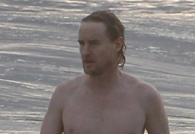 Owen Wilson curte a tarde na praia de Ipanema - OFuxico