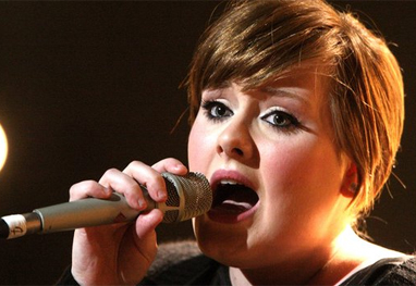 Adele faz terapia para combater medo de se apresentar no palco - OFuxico