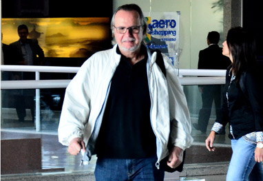 Tato Gabus Mendes viaja em manhã fria no Rio de Janeiro - OFuxico