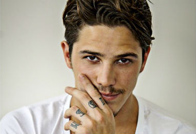 Rômulo Arantes posa para sexy para ensaio de Matt Lian - OFuxico