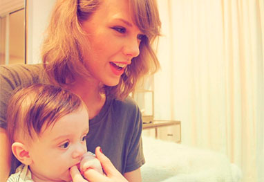 Maternidade? Taylor Swift mostra que leva jeito com bebês - OFuxico