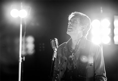 Cantor Leno celebra 50 anos de carreira em grande estilo - OFuxico