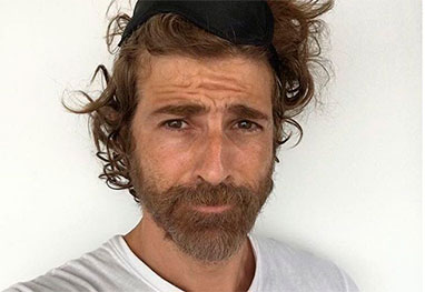 Reynaldo Gianecchini posa descabelado logo depois de acordar - OFuxico