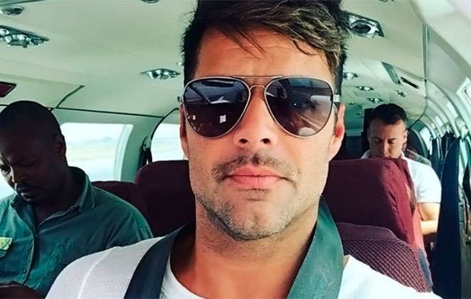 Ricky Martin dispensa guarda-costas durante seus passeios - OFuxico