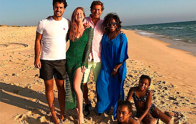 Marina Ruy Barbosa posa com noivo e Glória Maria em Portugal - OFuxico