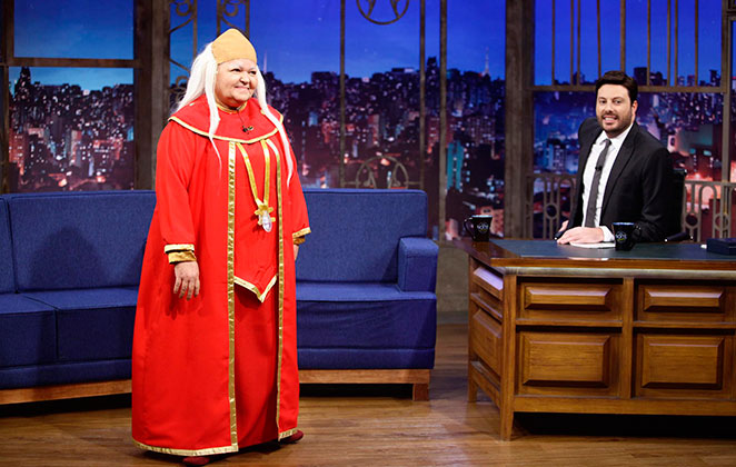 Danilo Gentili recebe cosplayer brasileira Tia Sol - OFuxico