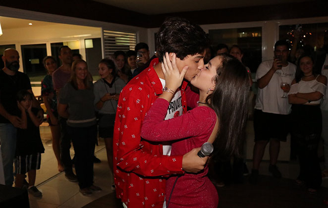 Mel Maia ganha declaração e aliança em seu aniversário - OFuxico