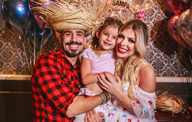 Ex-BBBs Kaysar e Jaqueline se casam em festa junina - OFuxico