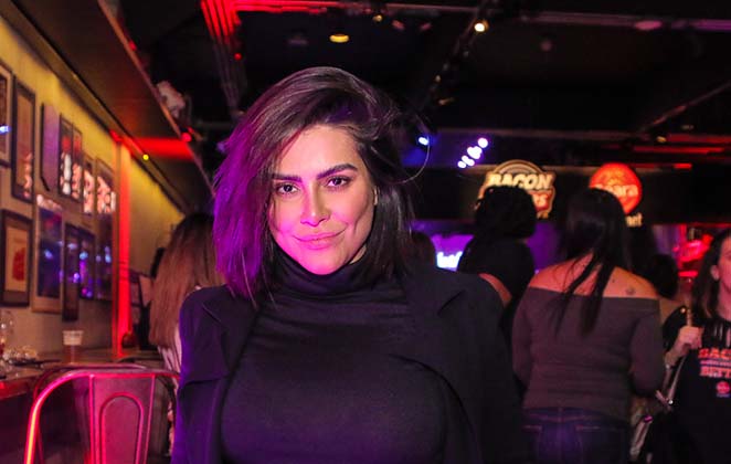 Cleo esbanja elegância em evento - OFuxico