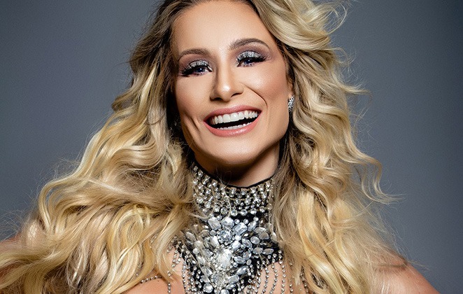 Giselle Prattes exibe corpão em ensaio no clima de Carnaval - OFuxico