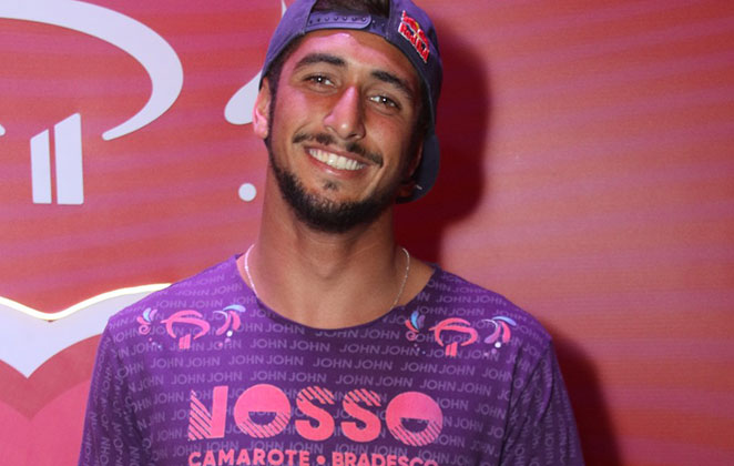 Carnaval 2020: Lucas Chumbo é só estilo em camarote no Rio - OFuxico