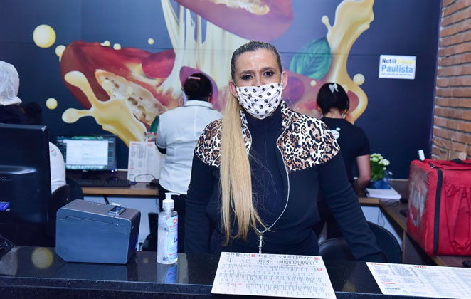 Carol Hubner chega aos 40 anos com destaque nos palcos - OFuxico