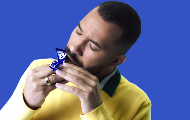 Gil do Vigor ‘se descontrola’ em propaganda do Bis: ‘Segura a ...