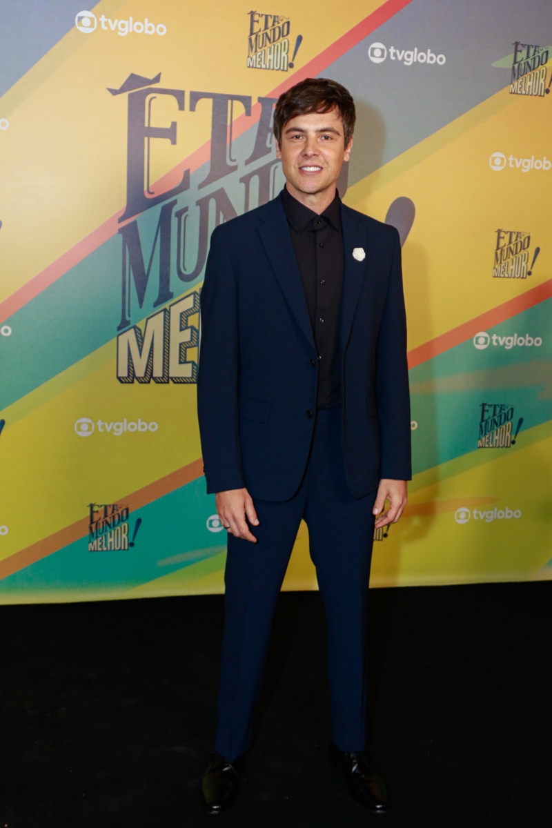 Larissa Manoela ostenta look na festa de 'Êta Mundo Melhor'