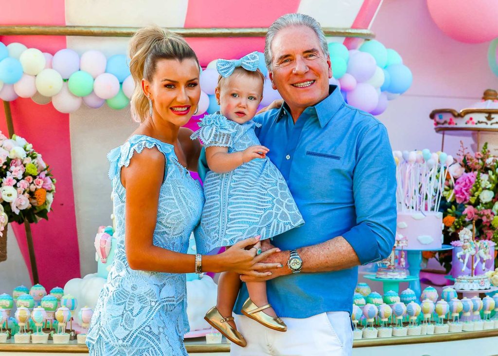 Vicky, filha de Roberto Justus e Ana Paula Siebert, comemora aniversário