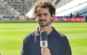 Felipe Andreoli chora com homenagem aos jornalistas no Jornal Nacional