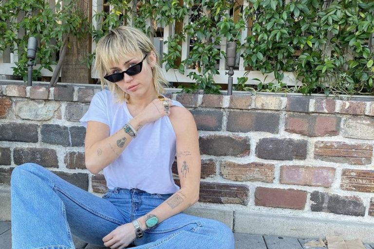 Miley Cyrus arrasa em cover de 'Nothing Else Matters', do Metallica