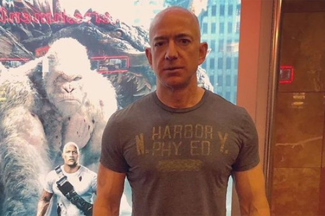 Dias antes de voar ao espaço, Jeff Bezos renuncia como CEO da Amazon