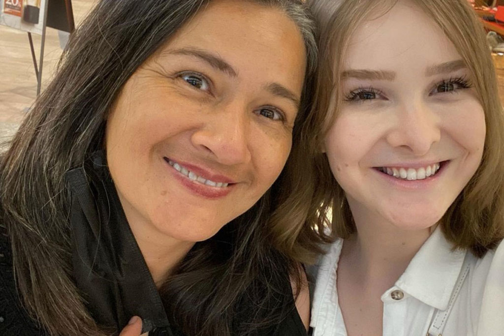 Sammy Lee chora ao relembrar a mãe que morreu recentemente