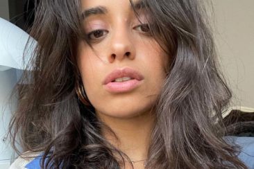 Camila Cabello fica loira para lançamento
