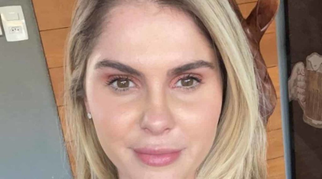 Whindersson Nunes presenteia Fátima Bernardes com livro manuscrito