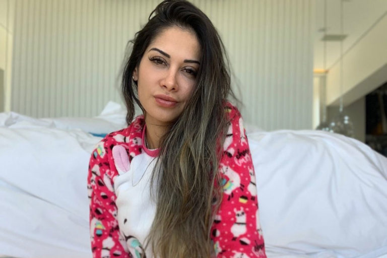 Mayra Cardi é internada após intoxicação alimentar