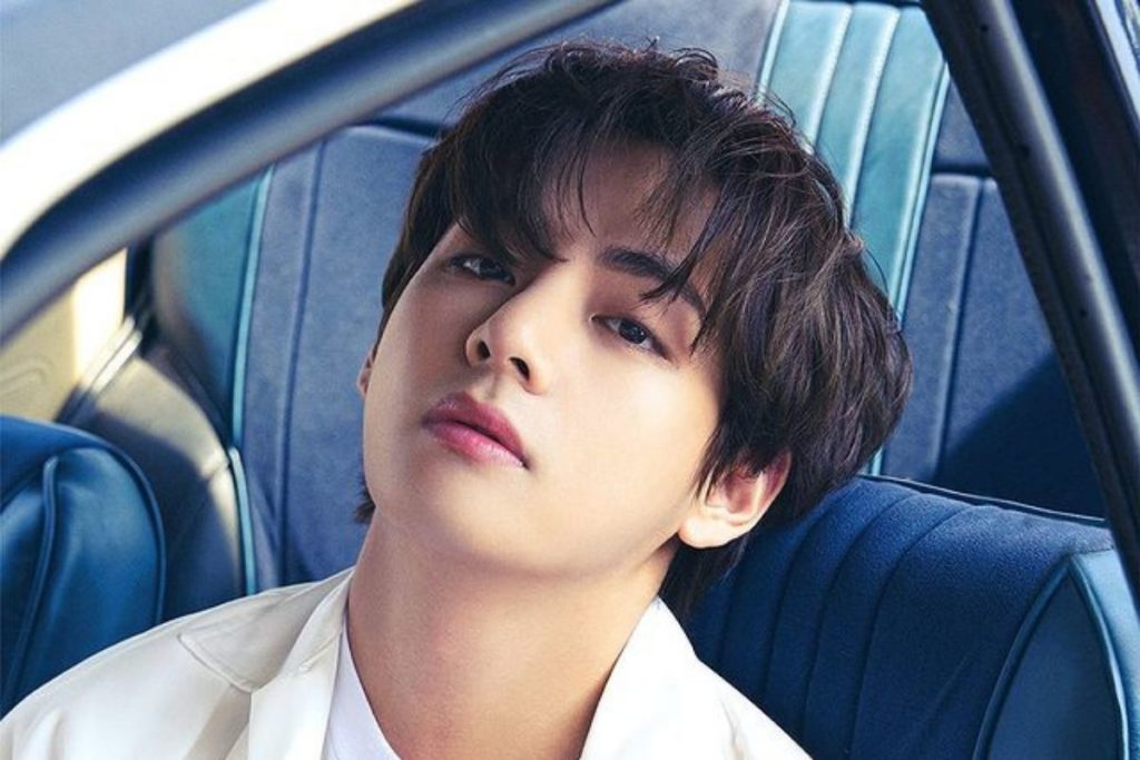 BTS: V posta selfie inédita e vira assunto nacional no Twitter