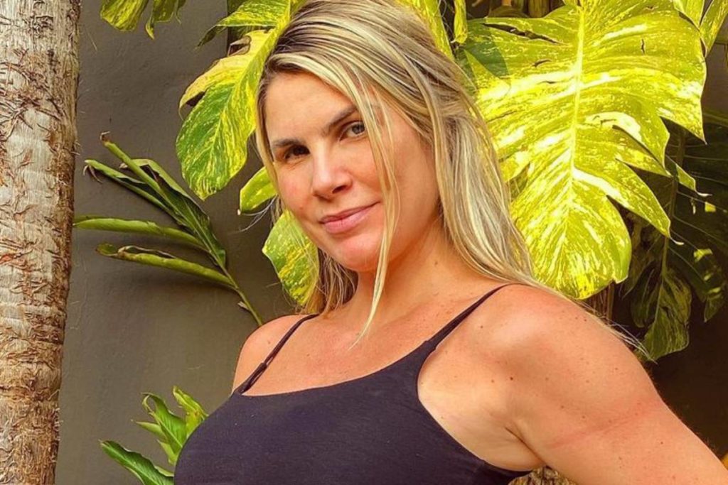 Julia Faria anuncia nascimento da primeira filha com Guto Cavanha