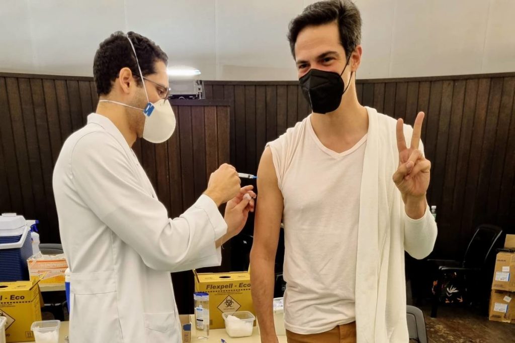 Após suposta traição, Lucas Penteado teria saído de ambulância de hotel