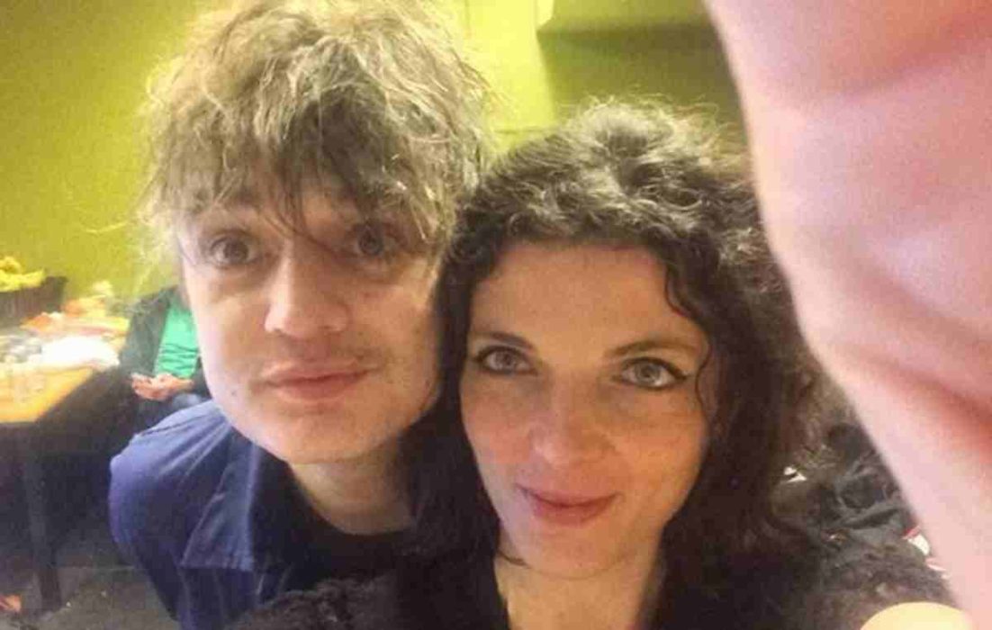Pete Doherty se casa na França e faz cerimônia em hotel