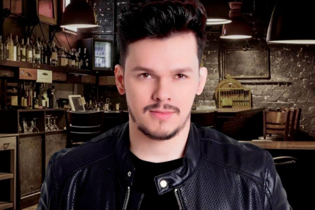 Cantor Thiago Costa precisa de doação de sangue e família faz apelo