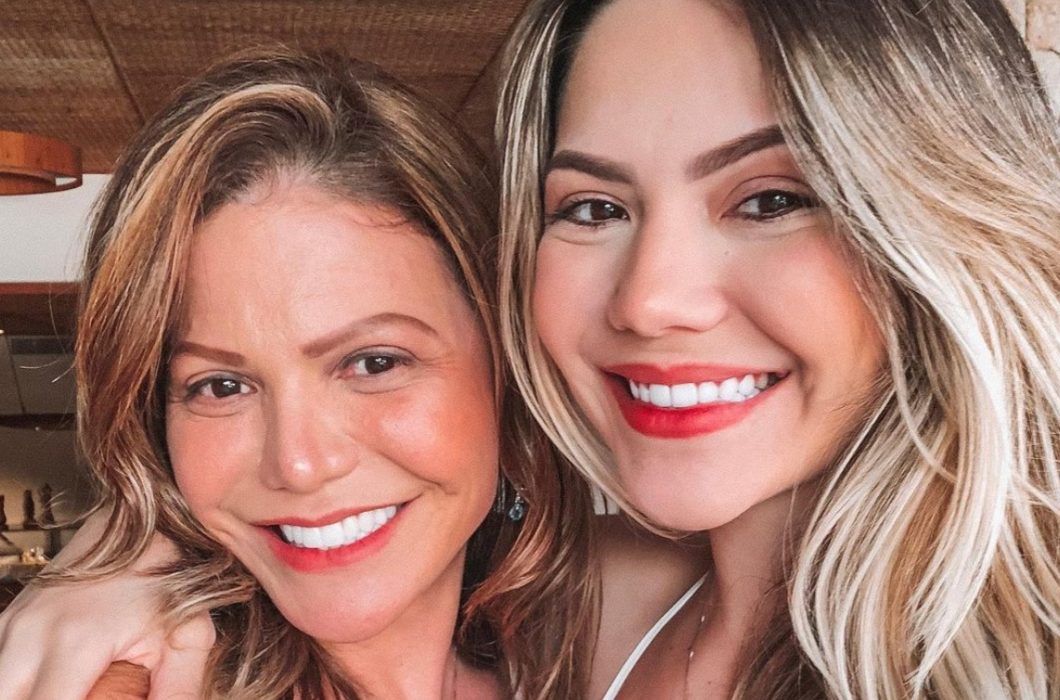 Sarah Poncio faz videochamada com mãe internada em clínica psiquiátrica