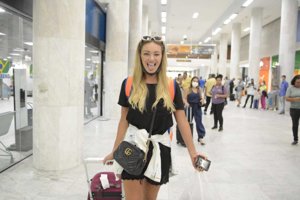 Bárbara Heck causa confusão ao dizer que seu voo caiu