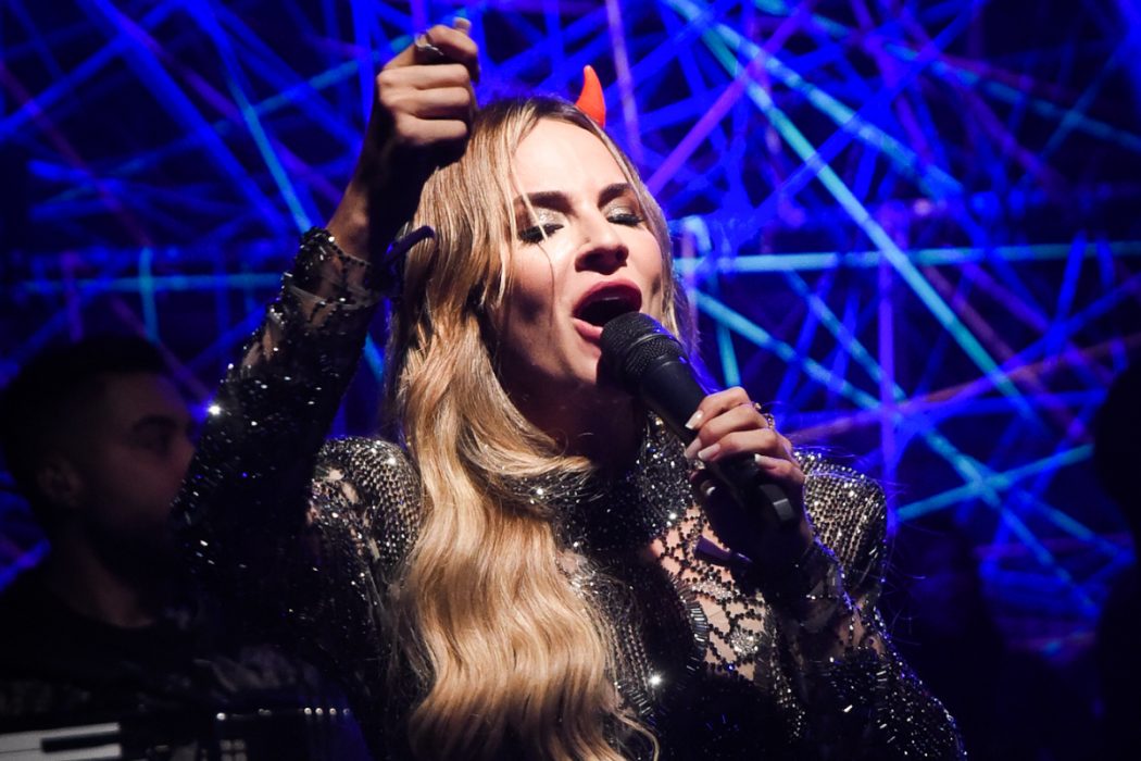 Após ficada com Felipe Neto, Gabi Martins aparece de diabinha - OFuxico