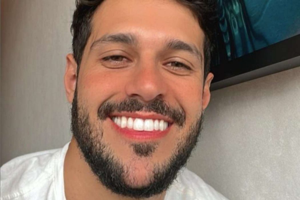 Ex-BBB Rodrigo resgata Hariany Almeida de perrengue chique - OFuxico