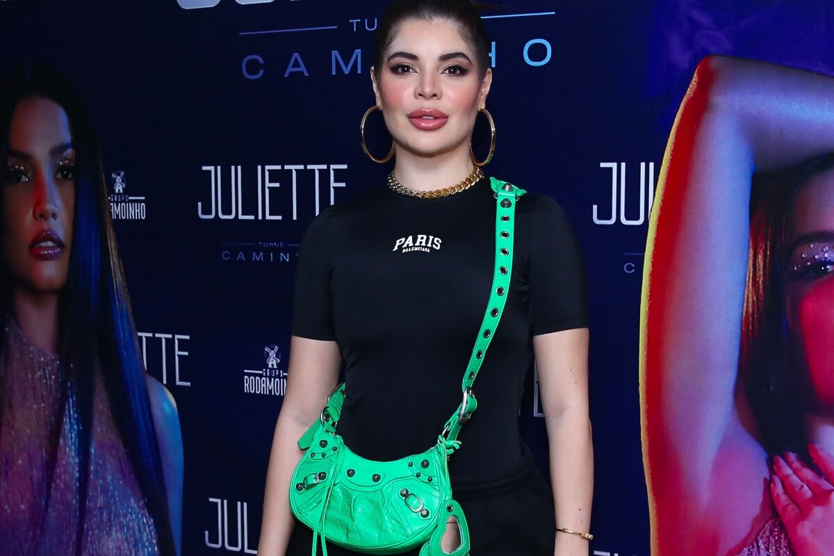 Juliette faz emocionante estreia nos palcos e é ovacionada