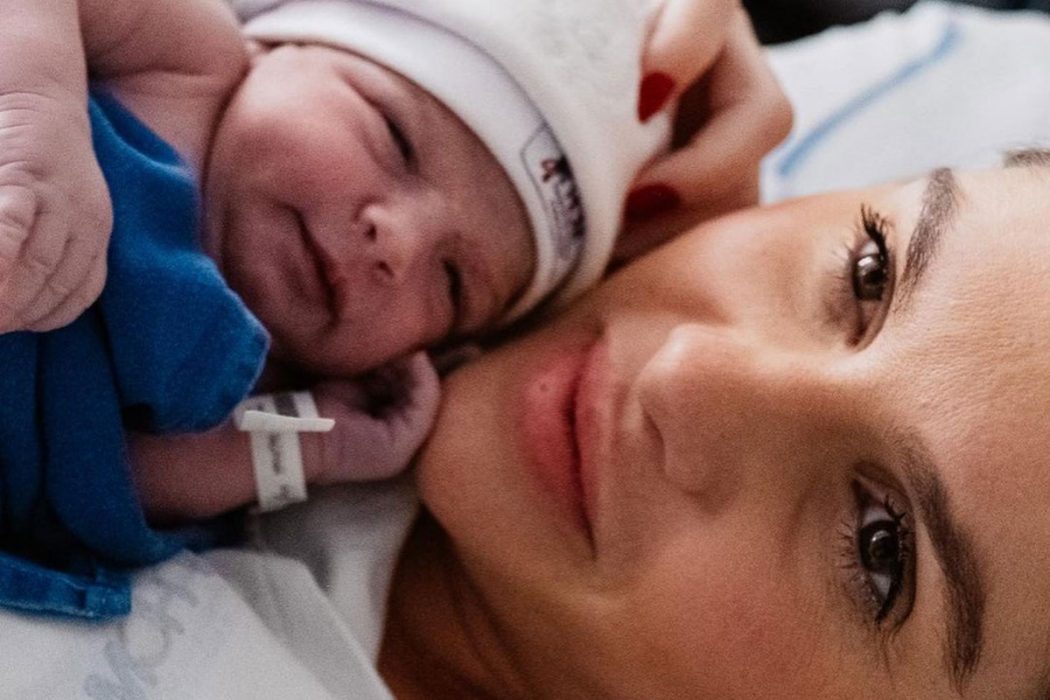 Yarin chegou! Nasce terceira filha de Fabíola Gadelha, 'a rabo de arraia'