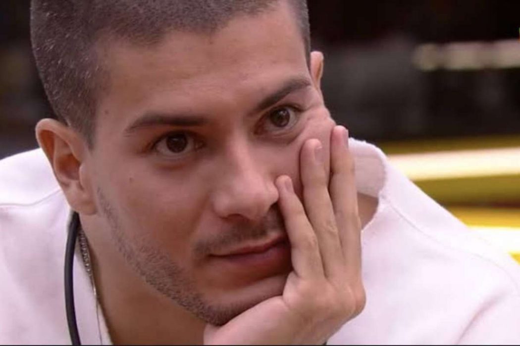 BBB22: Arthur Aguiar critica look da festa - OFuxico