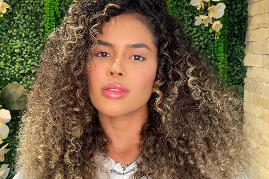 Sthefane Matos muda o visual e adota alongamento que custa cerca de R ...