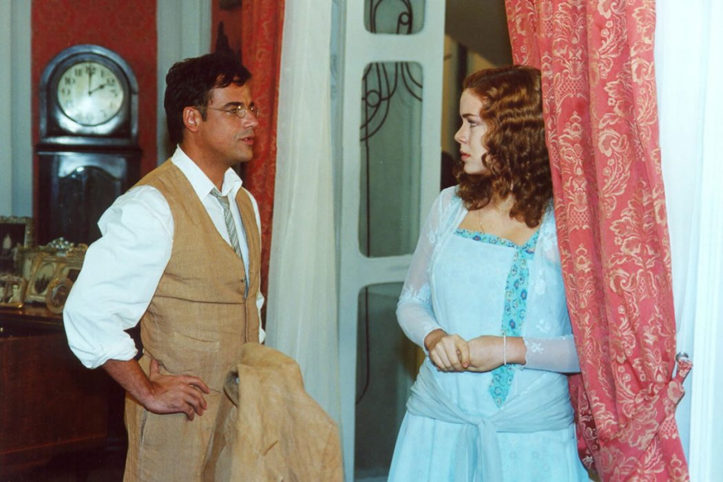 O Cravo e a Rosa: Bianca e Edmundo tentam fugir juntos, mas dá errado