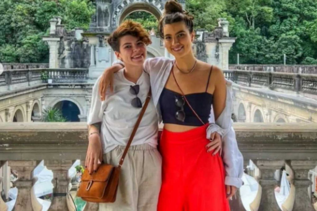 Alanis Guillen surge com a irmã em clique raro. Confira!