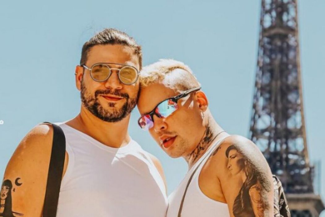 Gloria Groove passeia por Paris agarradinha ao marido