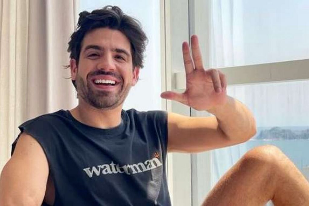 Matheus Baldi é demitido do SBT e nega que motivo seja Klara Castanho