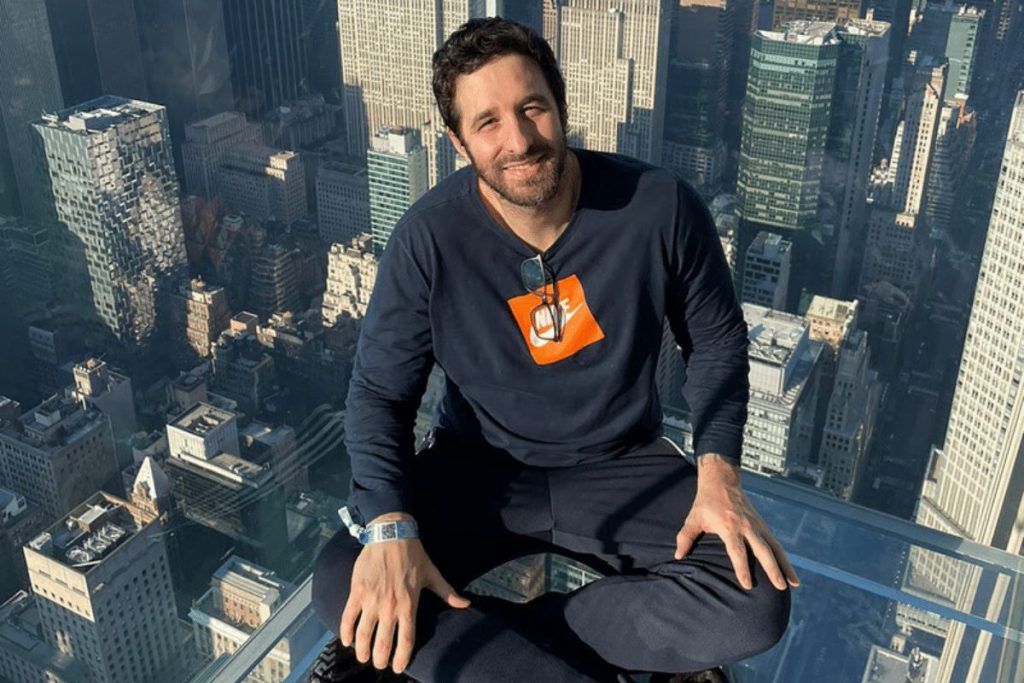 Rafinha Bastos debocha de Carla Diaz - OFuxico