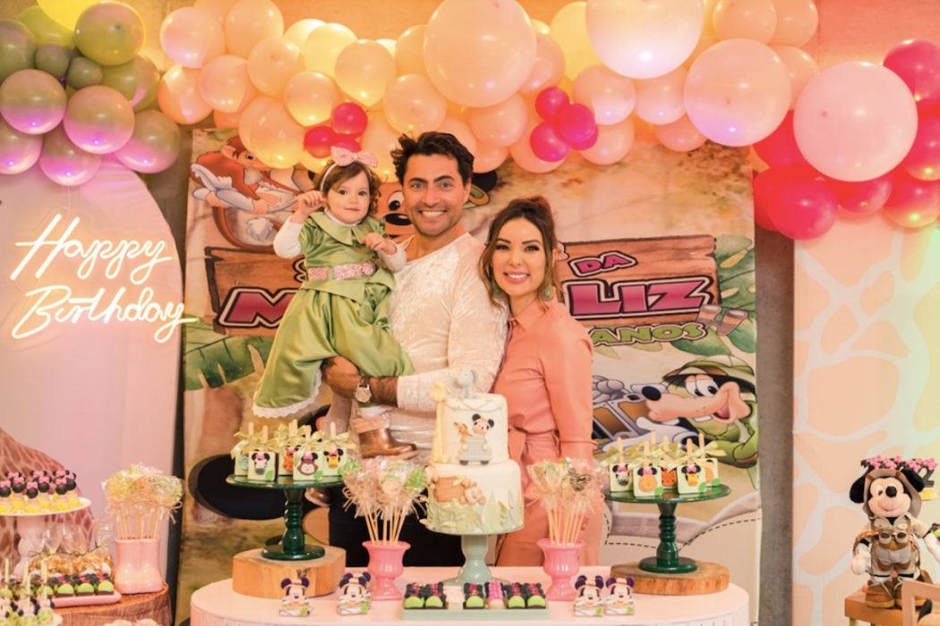 Carlo Porto e Liah Soares comemoram aniversário de dois anos da filha